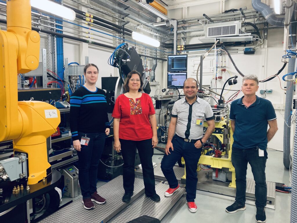 The first team for the STREAMLINE Insight Programme, is at the ESRF ...